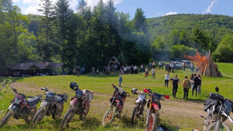У Лужках Витвицької громади вшанували повстанців, які загинули 80 років ...